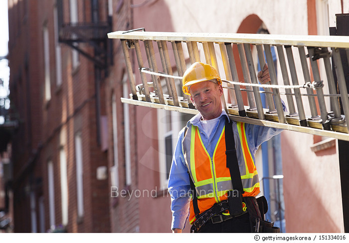151334016 | 게티이미지코리아 | Cable installer carrying ladder Royalty-Free 이미지