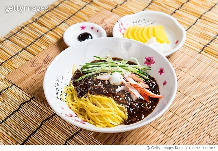 ITTEM219056187 | 게티이미지코리아 | 짜장면 Royalty-Free 이미지