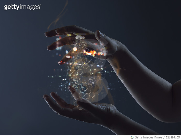 521899105 | 게티이미지코리아 | Hand access energy connections Royalty-Free 이미지